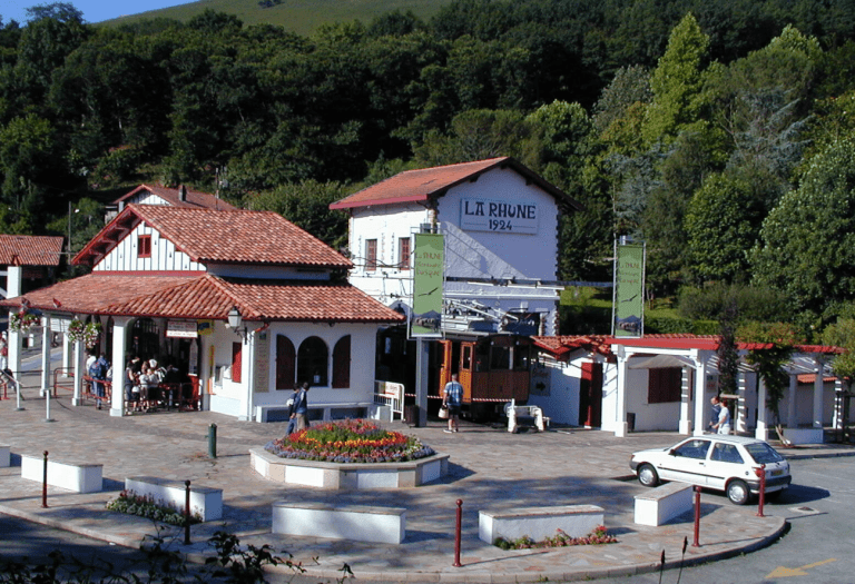Train de la Rhune : Horaires 2025, Tarifs, Conseils voyage